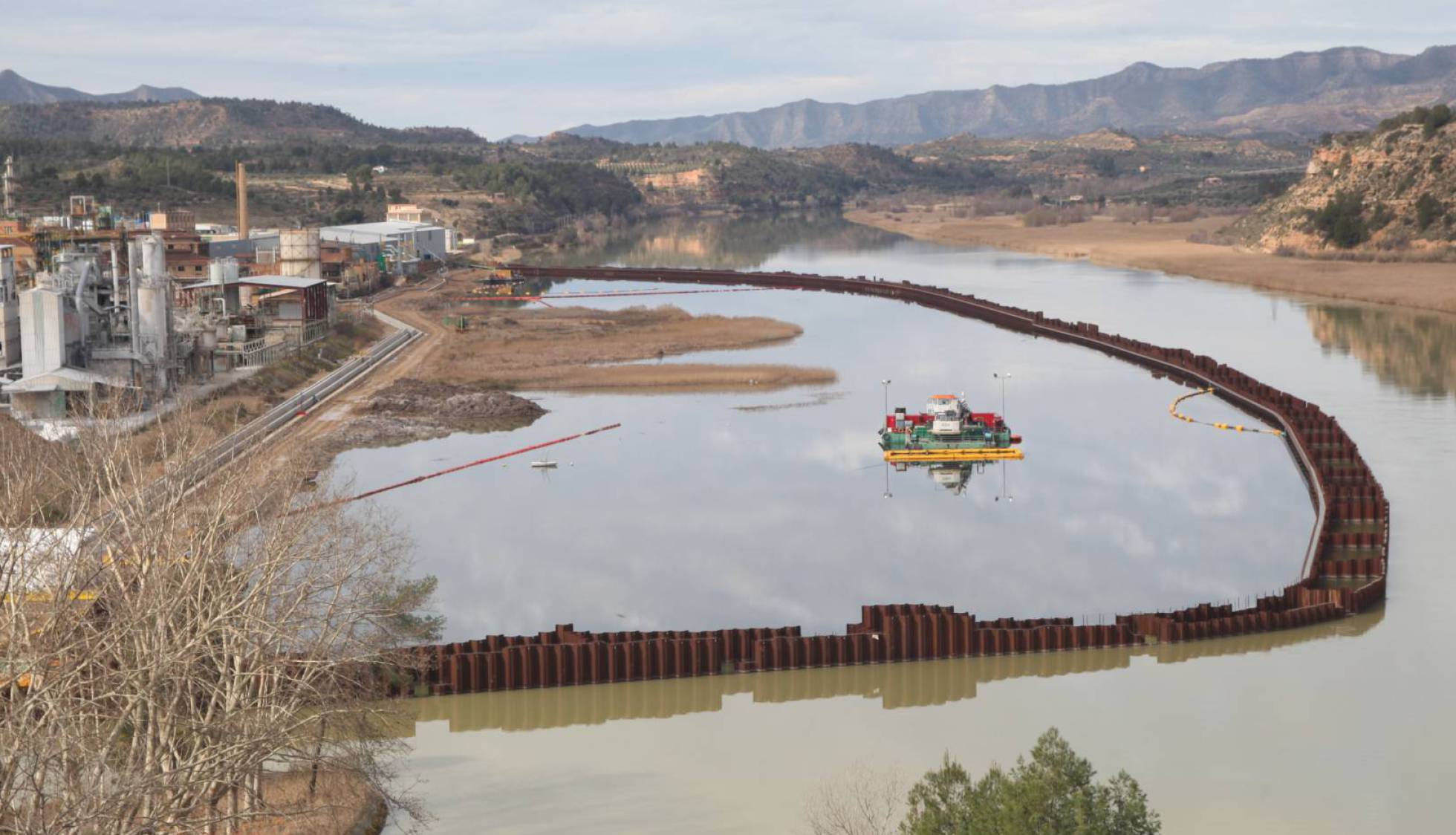 El millonario pacto secreto que ocultó la contaminación del embalse de ...