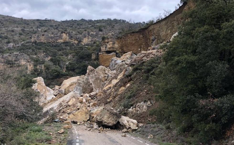 Un alud de rocas sepulta a una pareja en un coche en Lleida | Cataluña ...