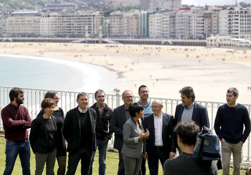 EH Bildu se queda como la única formación que conmemora el fin de ETA ...