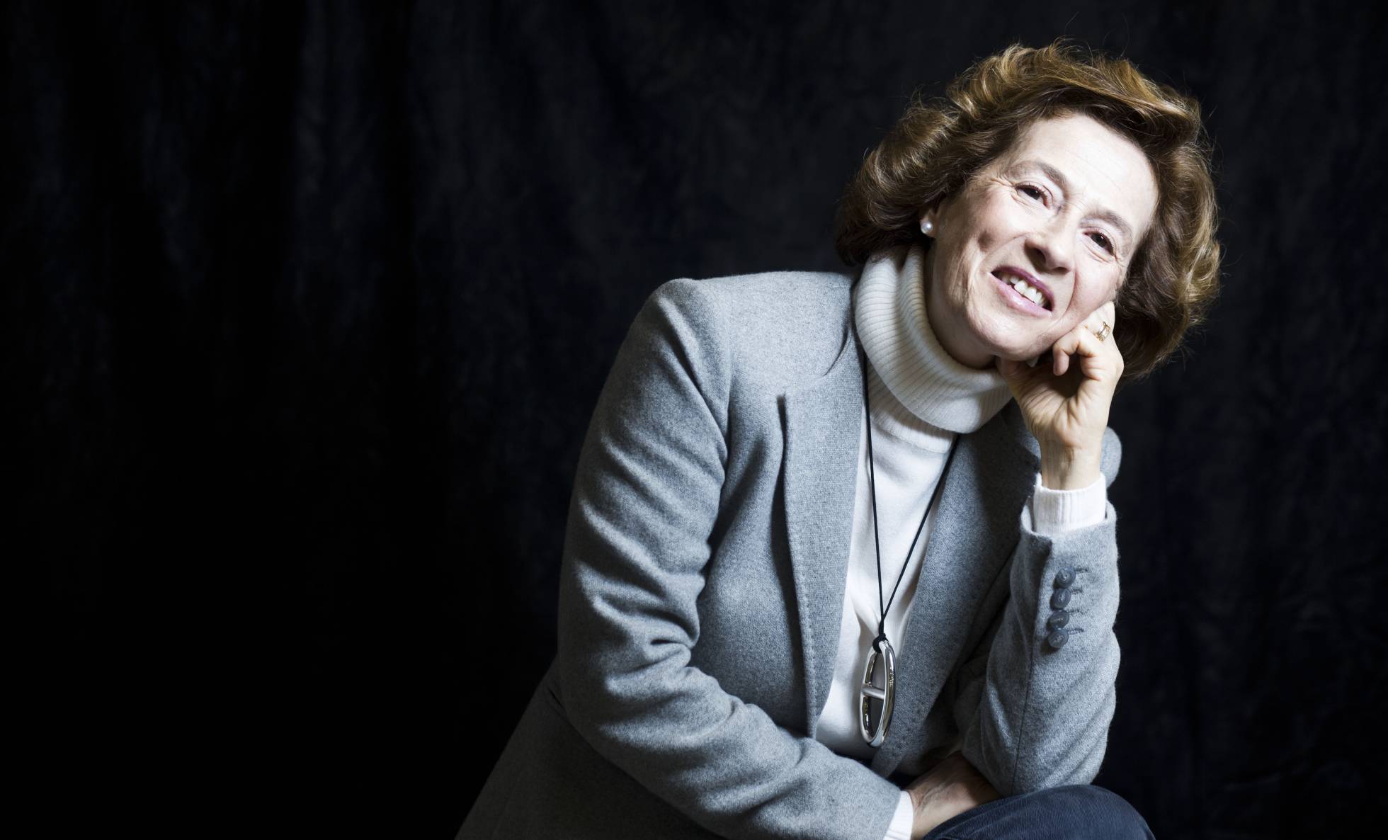 La escritora Julia Navarro, premiada por su defensa de los derechos de ...