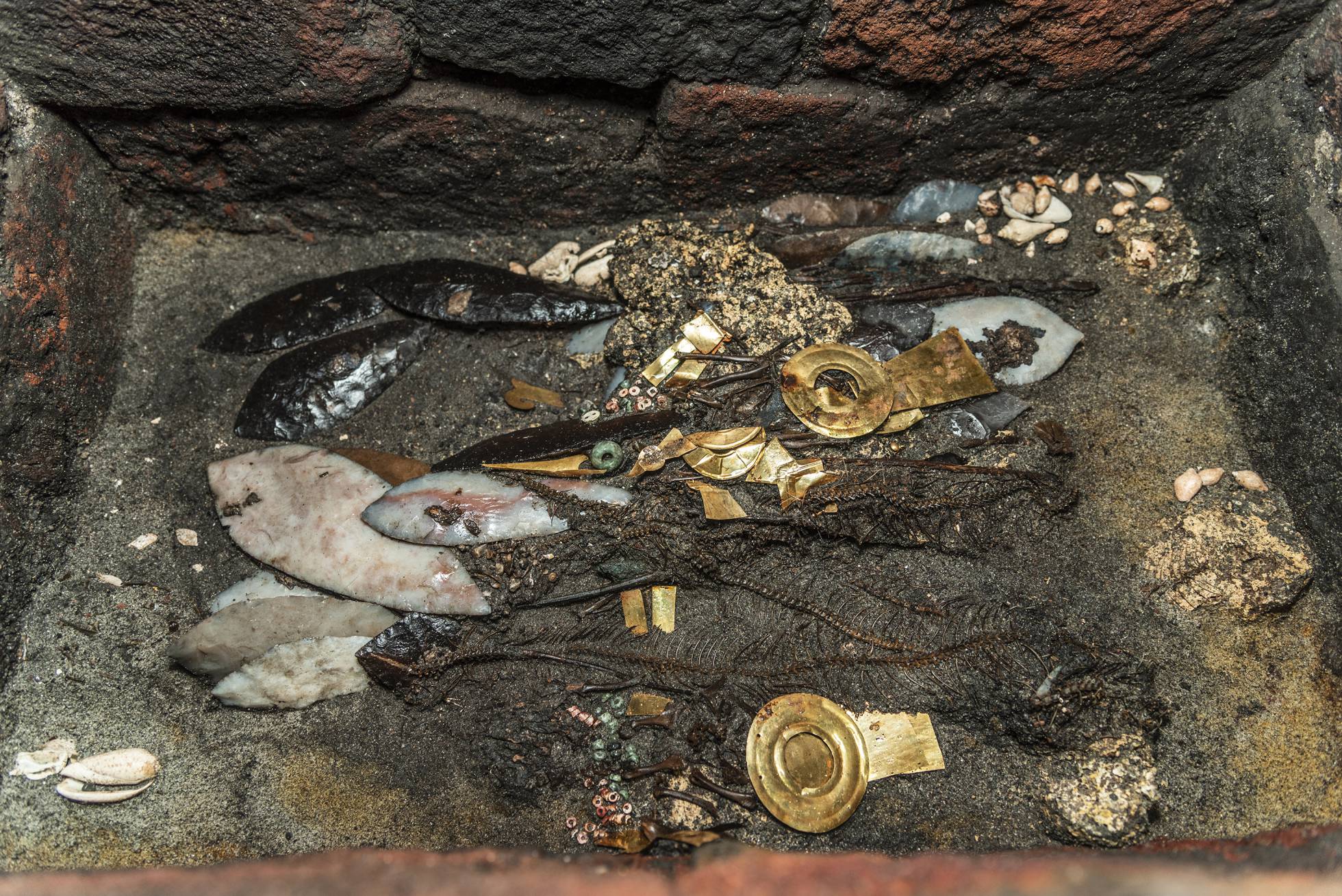 An offering of two birds, gold disks, and flint knives found in situ at ...