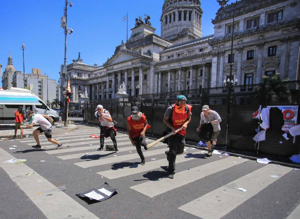 Fotos La Violencia Toma Las Calles De Argentina Por La Reforma De