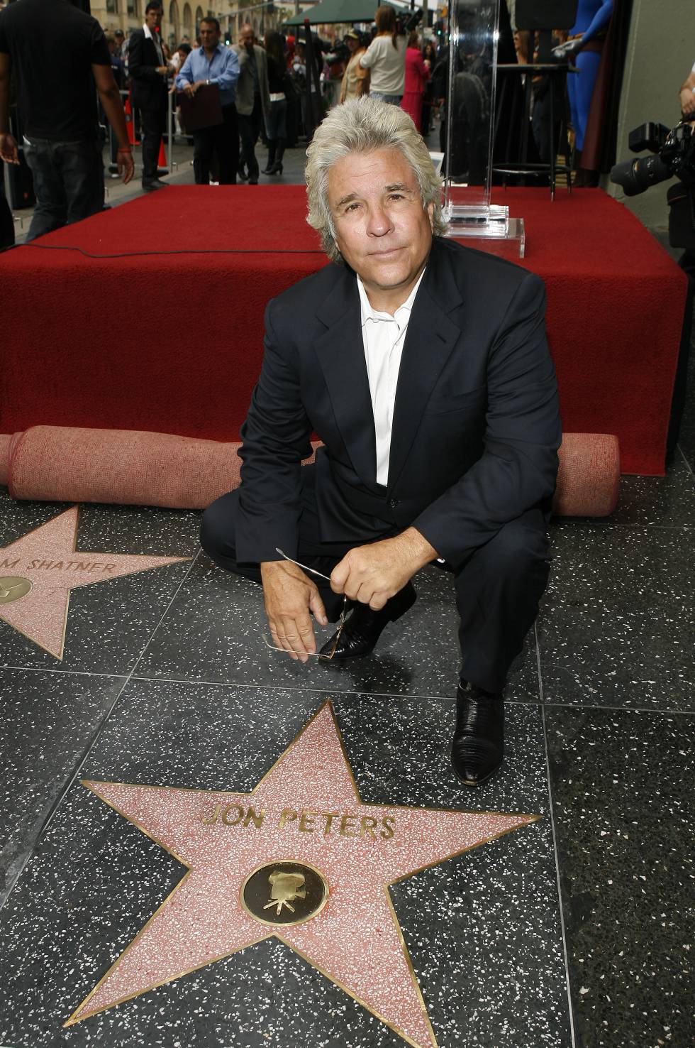 La increíble historia de Jon Peters, el quinto marido de Pamela ...