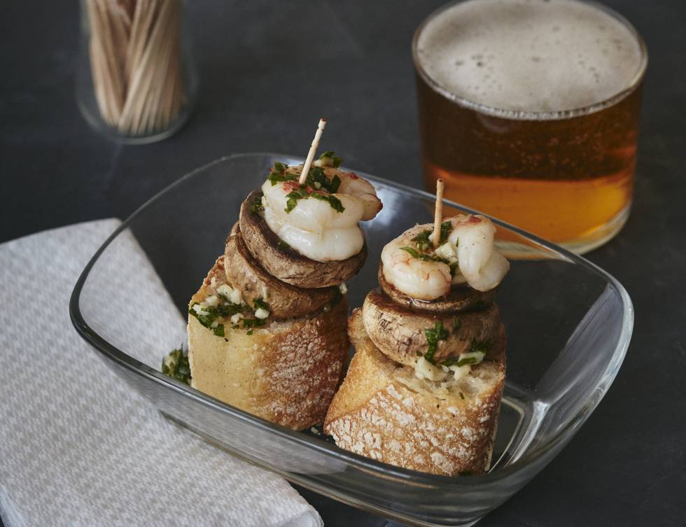 La receta: pincho de champiñones con gambas | EL PAÍS Semanal