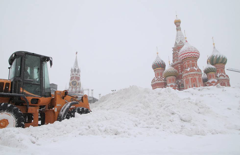 La ‘nevada del siglo’ sepulta Moscú bajo medio metro de nieve ...