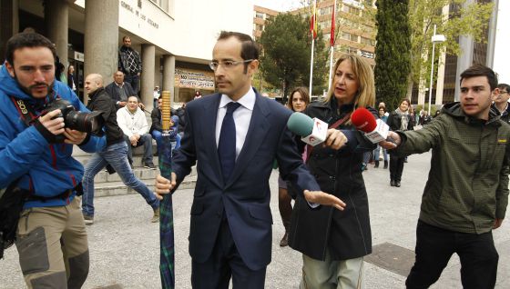 Declaran el marido y la madre de Sáenz de Santamaría por el escrache en ...