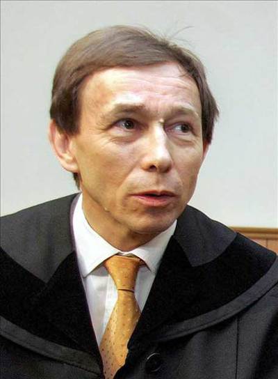 El abogado defensor de Fritzl recibe amenazas | Sociedad | EL PAÍS