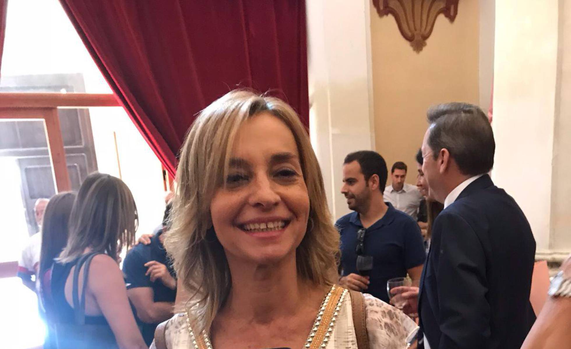 EL CAFÉ DE MAMERTO: La línea roja de doña Santamalia