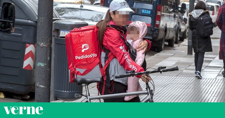 La historia tras la fotografía de la repartidora que carga con su bebé ...